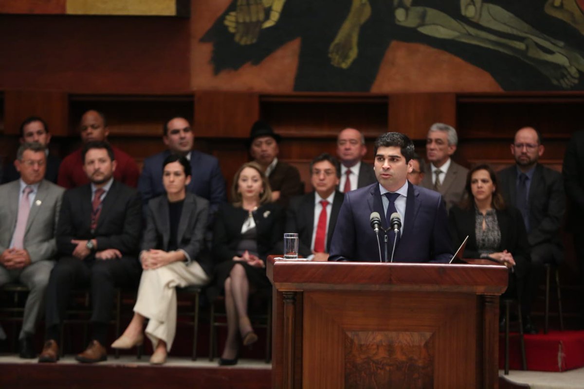 Ecuador presenta su política de Defensa Nacional conocida como "Libro ...
