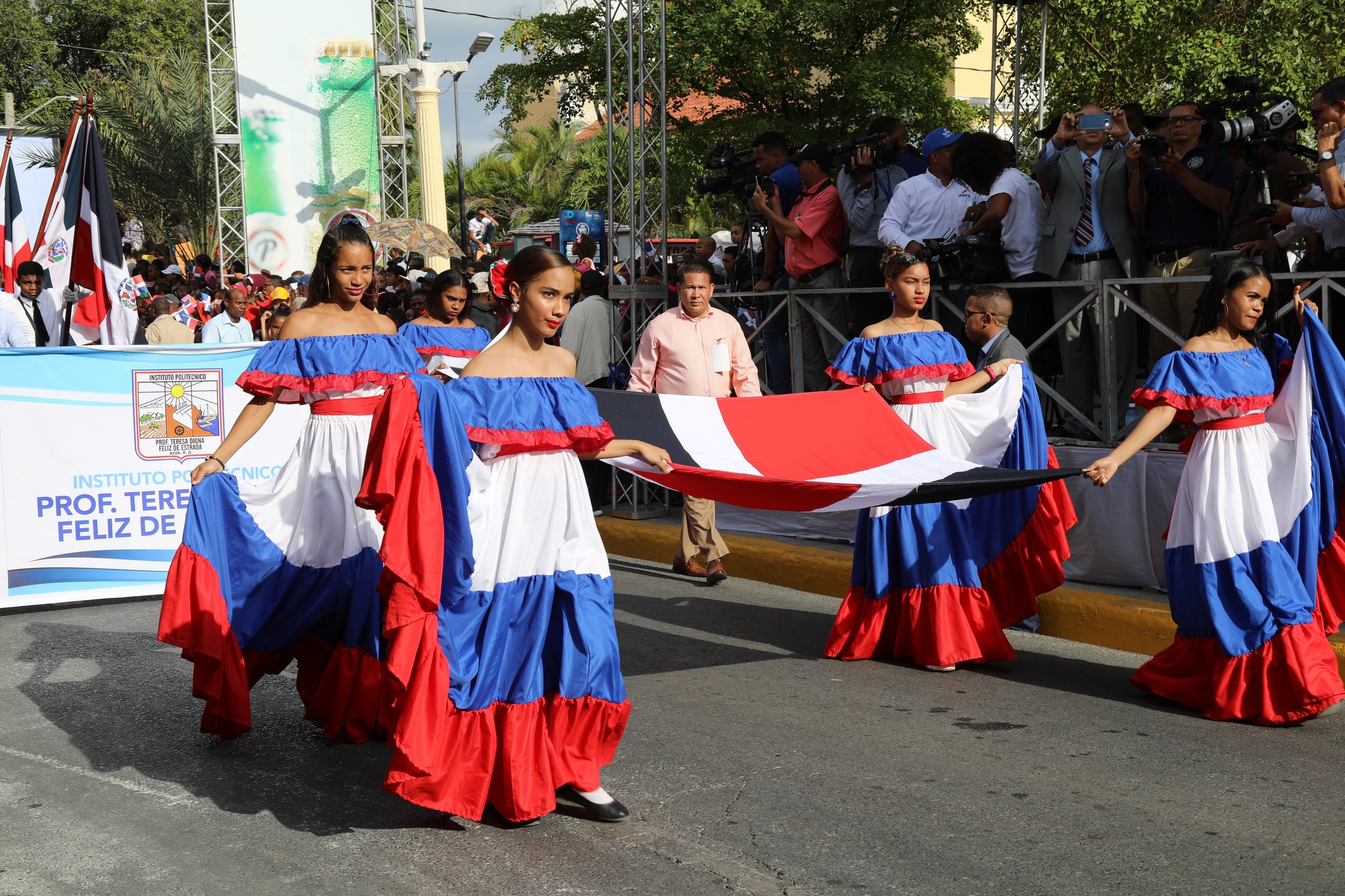 Medina encabeza desfile cívico militar en 175 aniversario de la Batalla ...